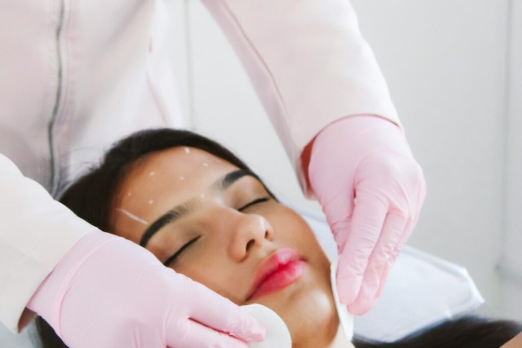 Natürlich faltenfrei: Präzision und Natürlichkeit bei modernen Botox-Behandlungen - justmed.de